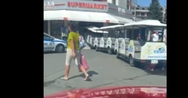 Пиян шофьор влезе с атракционно влакче в магазин в Слънчев бряг ВИДЕО